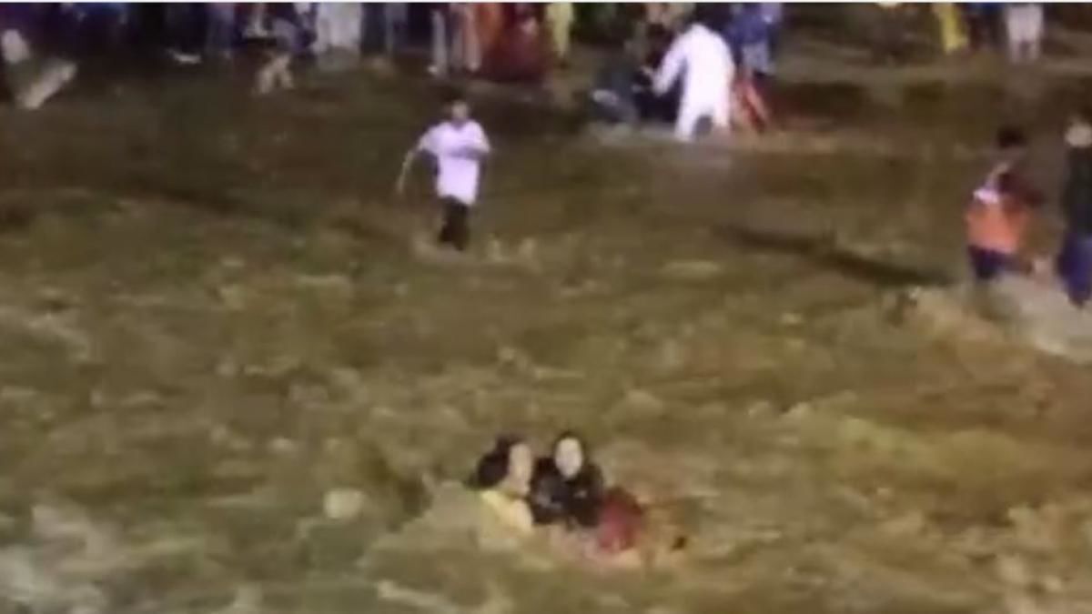 Flood occurred during idol immersion in Jalpaiguri, 7 people died due to drowning, 10 injured ...
