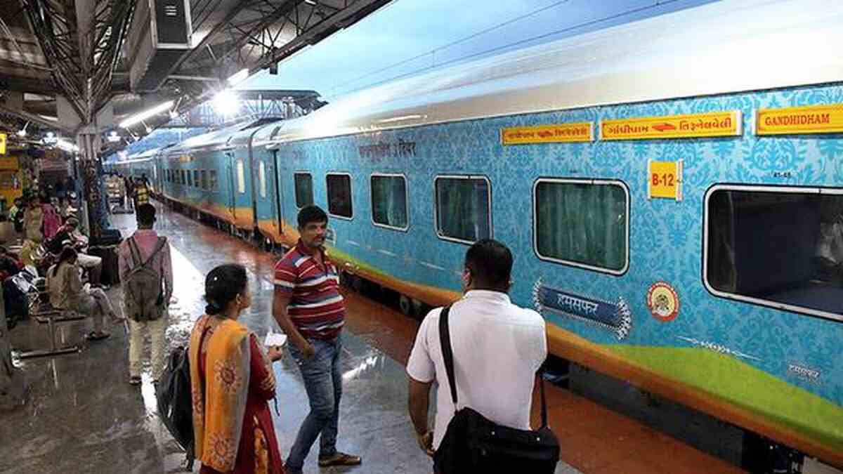 Hamsafar Express Trains timings routes ticket fare | Hamsafar Express ...
