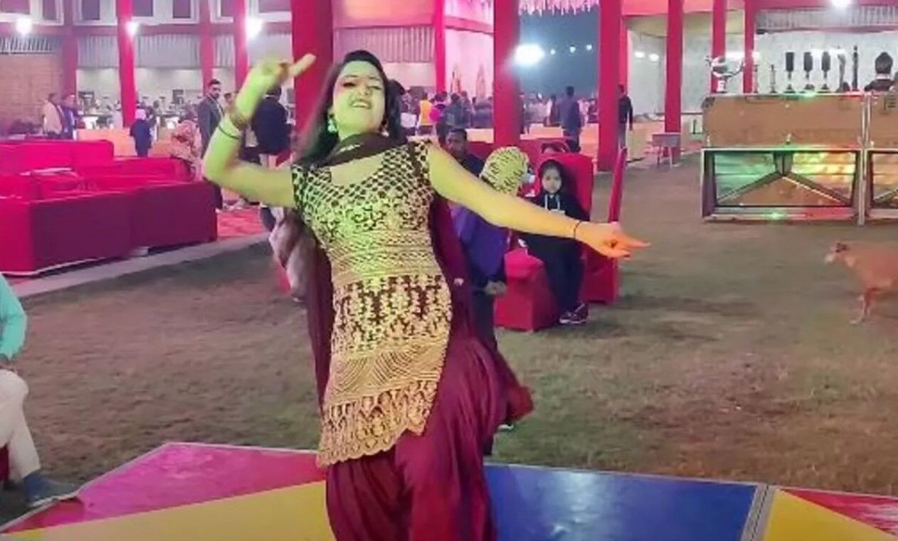 Desi Bhabhi Sexy Video: Desi Sexy Bhabhi's sexy dance video went viral, fans went crazy | Desi ...