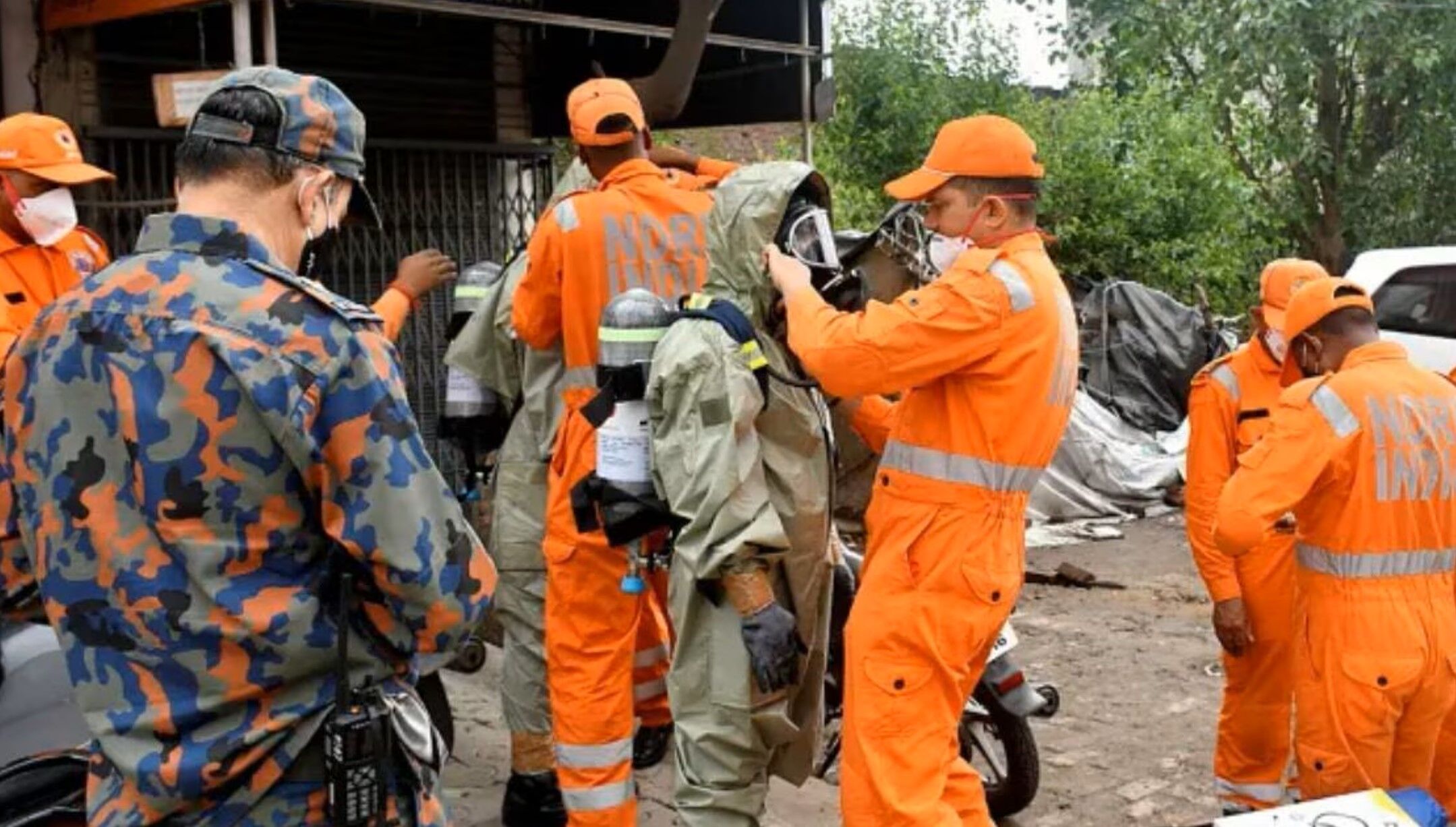 Agra News: Ammonia gas leaks in milk plant, operator trapped in machine ...